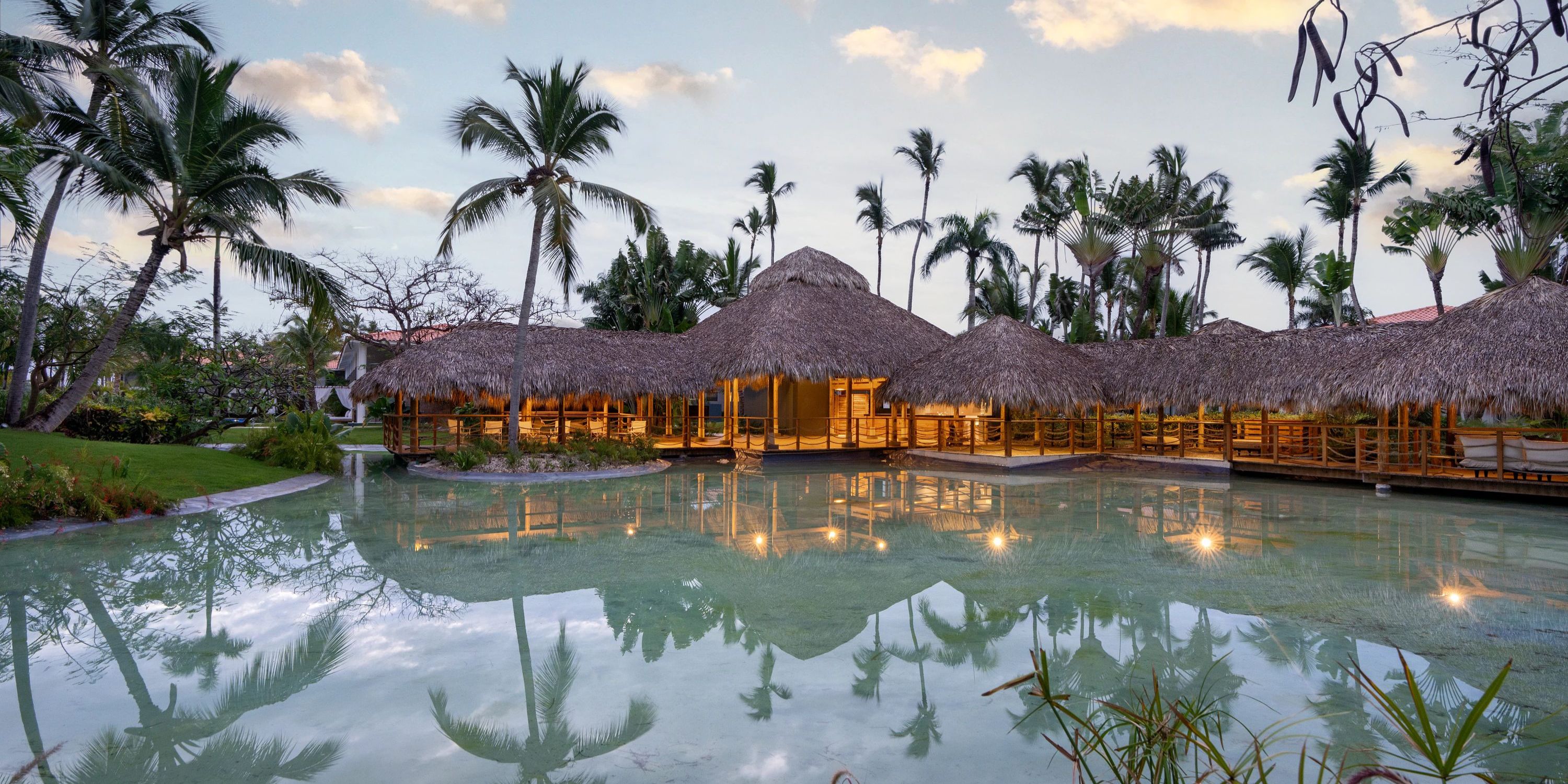 Cornice-and-Shawn-Dreams-Flora-VowRenewal | Destify Destination Wedding